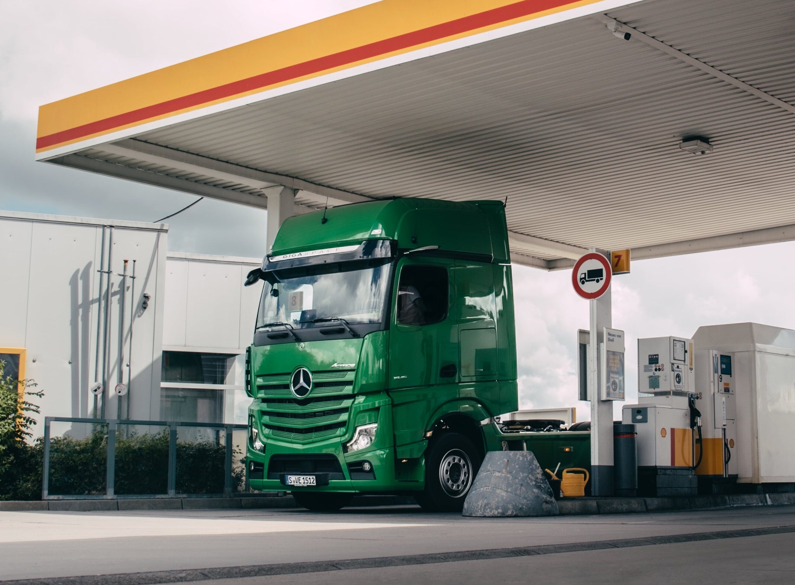 Mercedes und Shell testen automatisch zahlenden LKW - TIR transNews