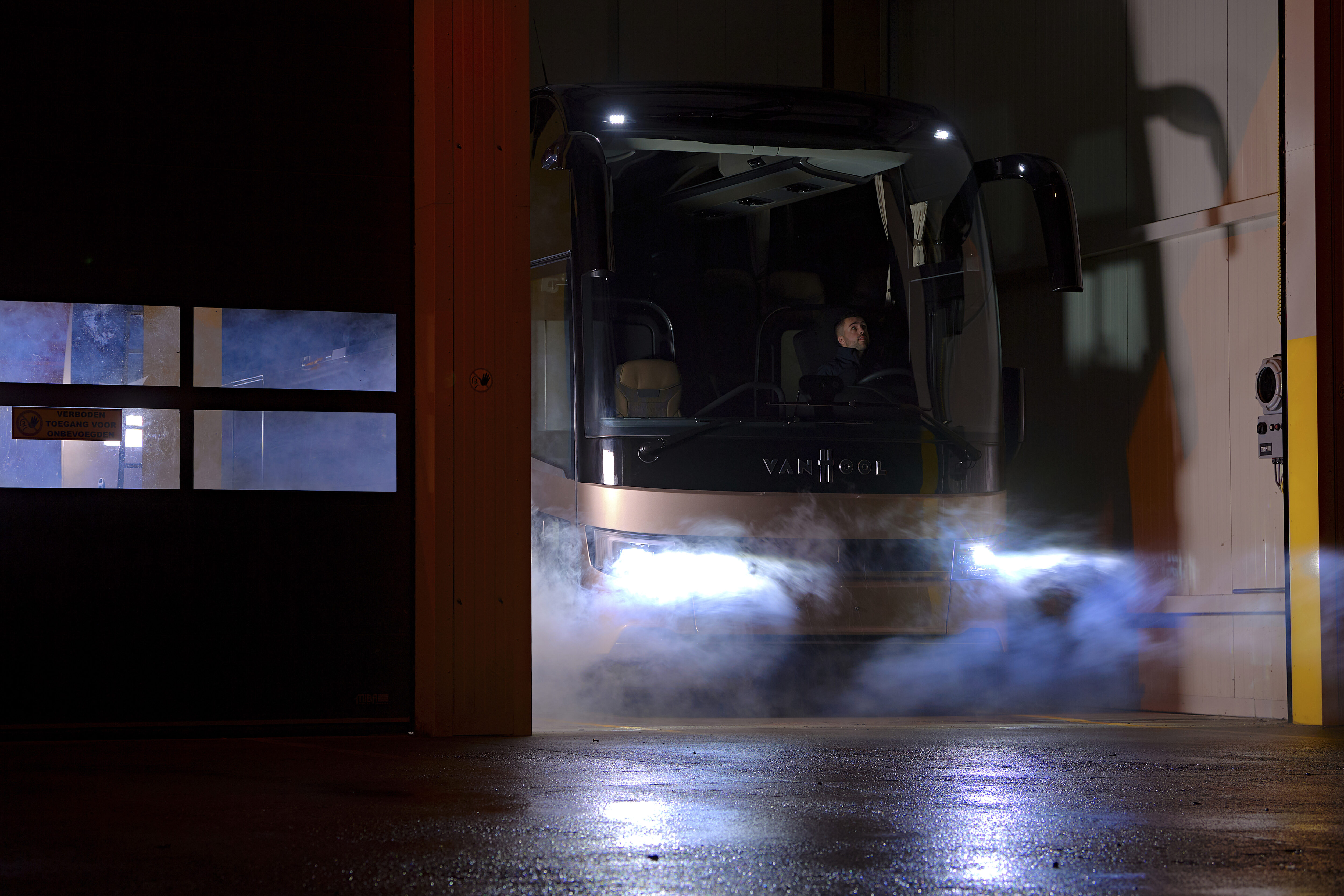 Der gediegene Reisebus: Van Hools neue T-Serie - TIR transNews