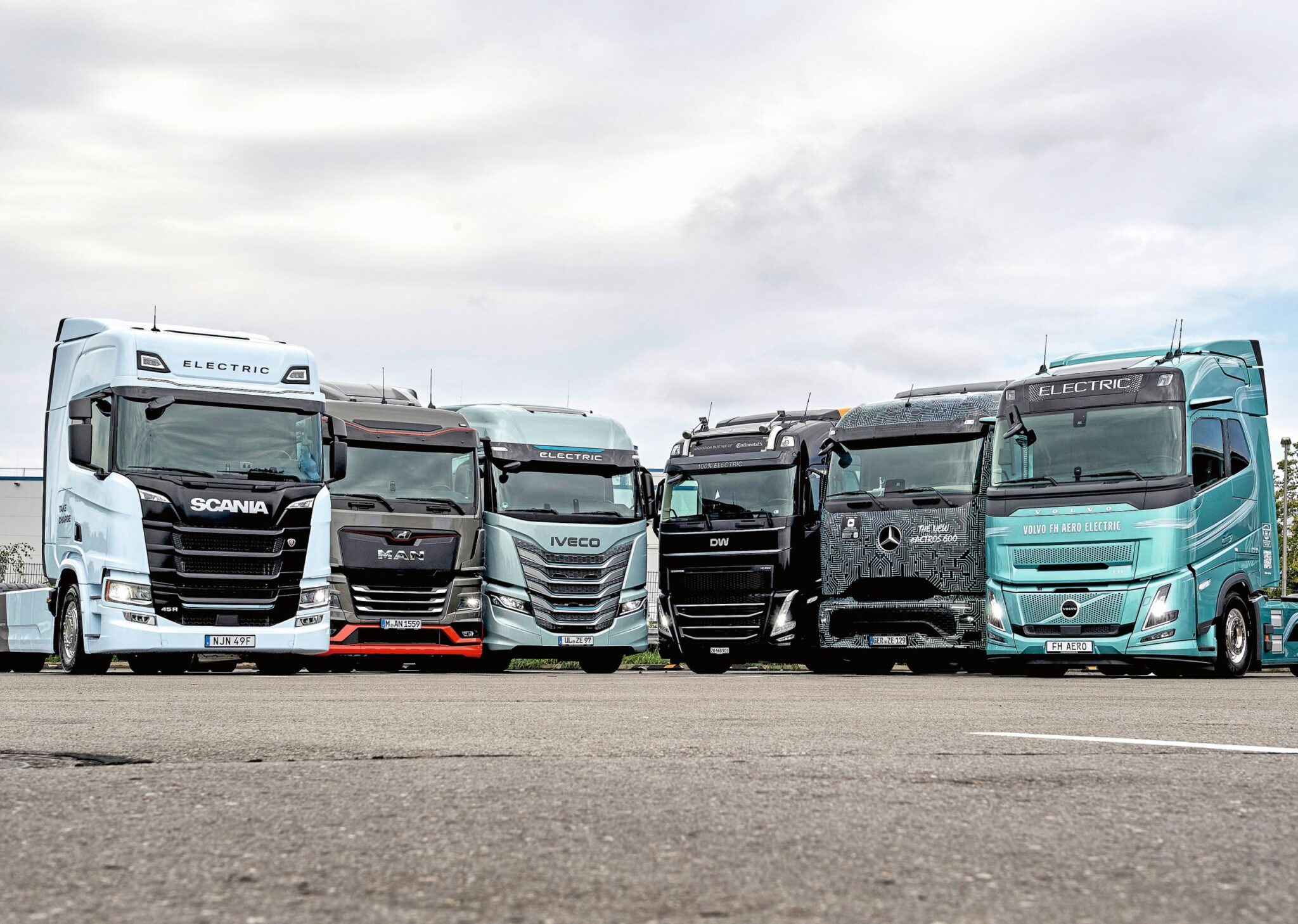 Exklusive Vergleichsfahrt mit sechs E-Trucks - TIR transNews
