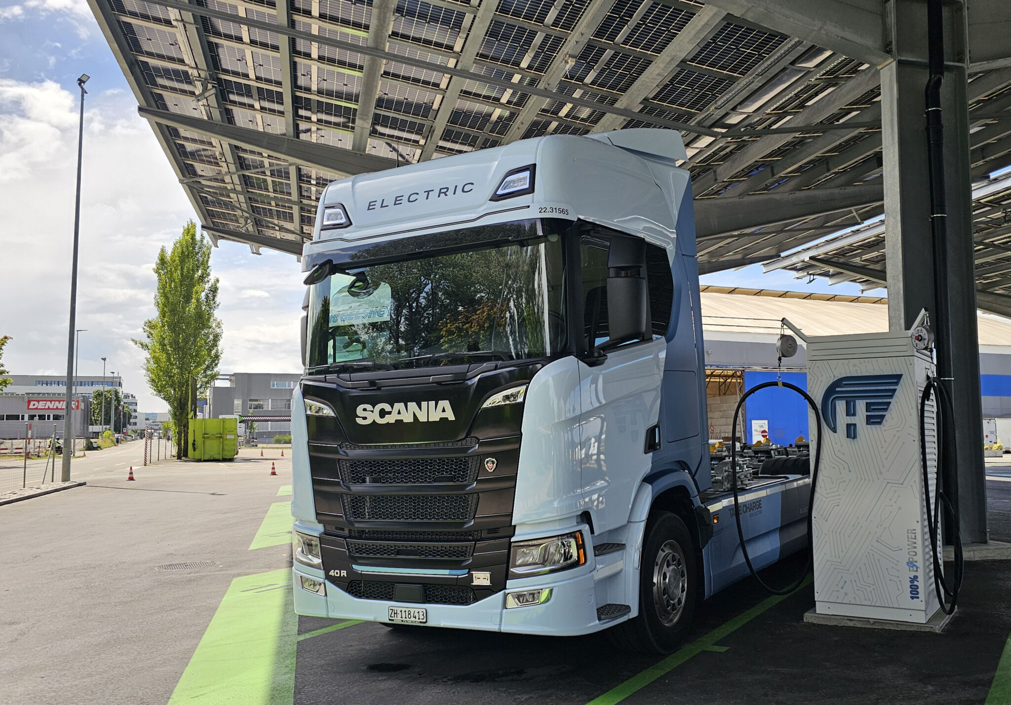 Positiv vom BEV Scania 40R B 6×2*4 NB überrascht - TIR transNews